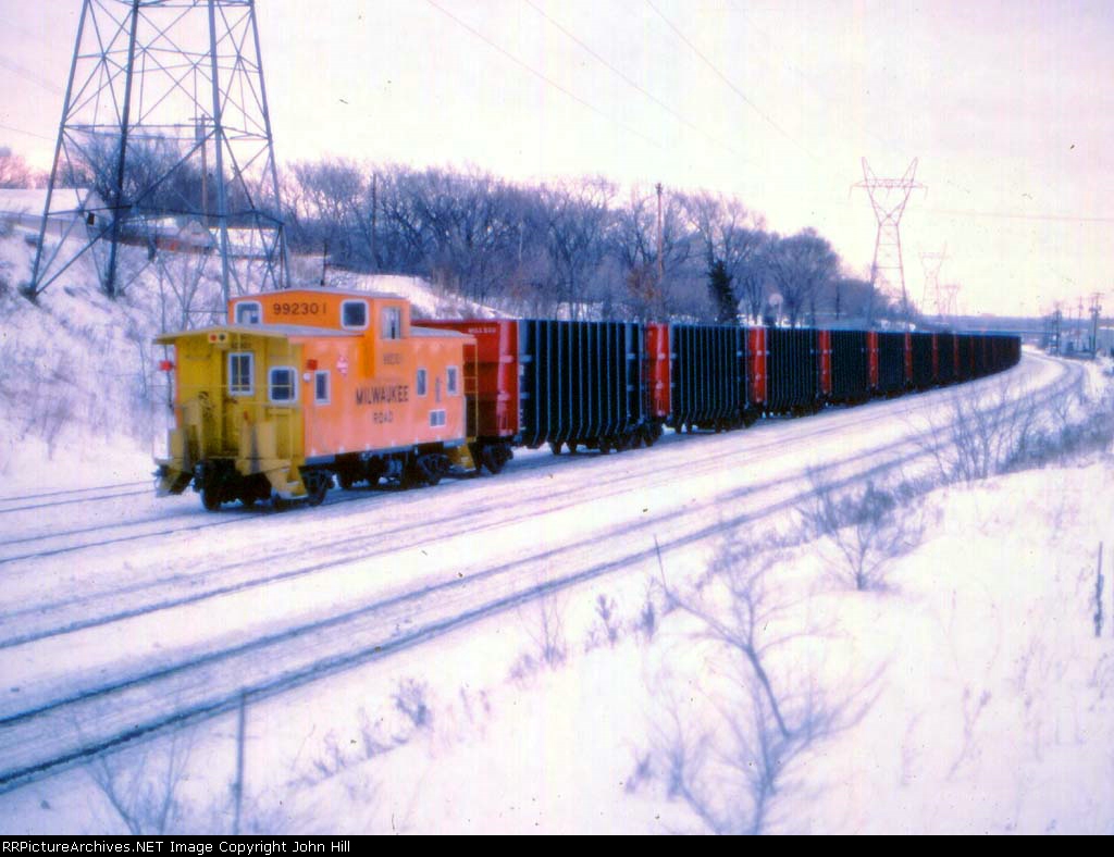 1005-08 Eastbound BN WISX coal train passes Lexington Pkwy bridge on ex-GN